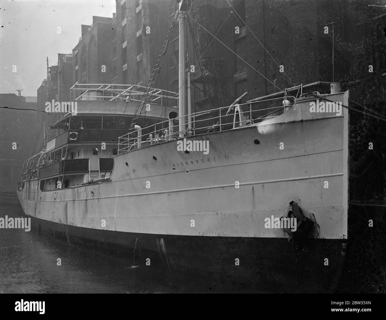 The Royal research ship , Discovery II arrived at St Catherine 's Dock ...