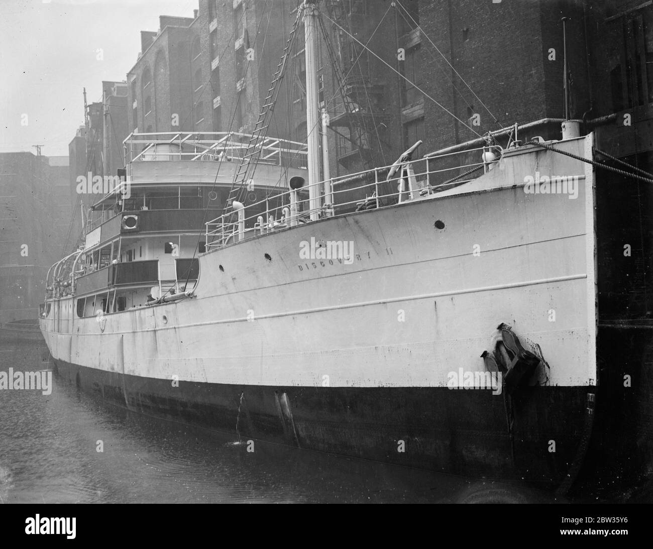 The Royal research ship , Discovery II arrived at St Catherine 's Dock ...