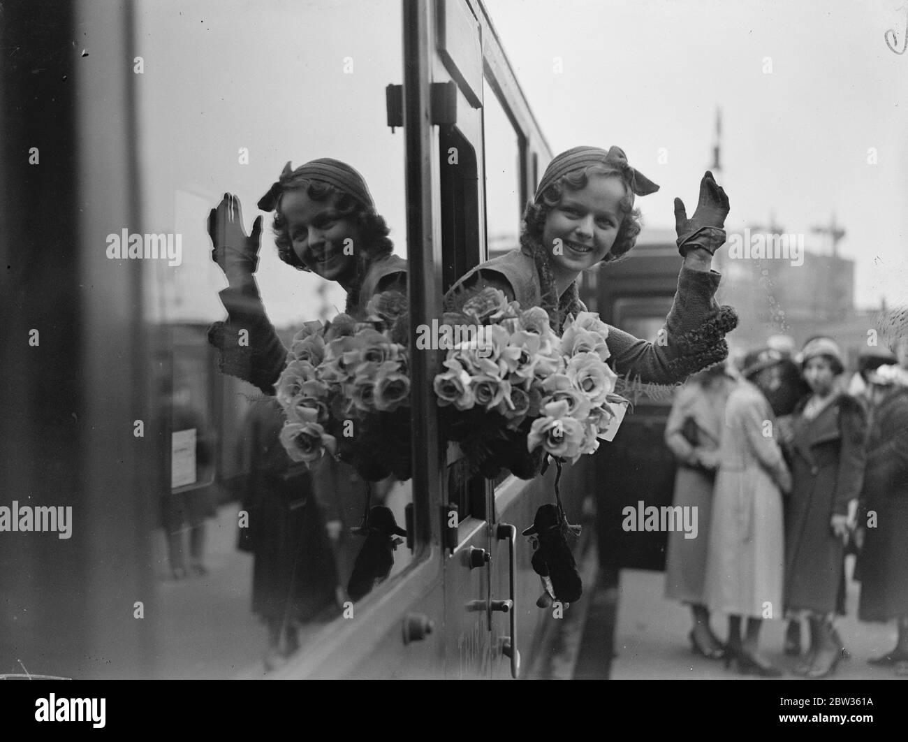 London beauty leaves for Chicago World Fair . Miss Vera Fleck of ...