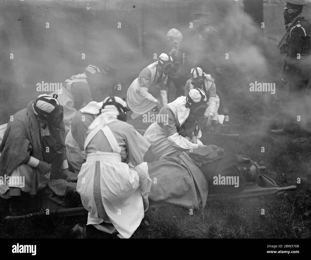 Training to combat air attacks in war . Nurses of the Camberwell branch ...