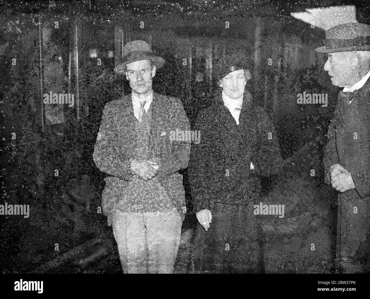 Lady Oxford and Anthony Asquith off to Vienna . Lady Oxford and her son ...