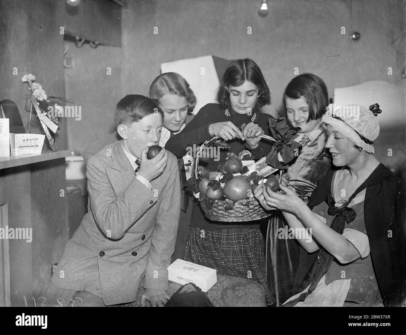 A Treasure Island tea party . Miss Kyrle Bellew , ( Mrs John Beckett ...