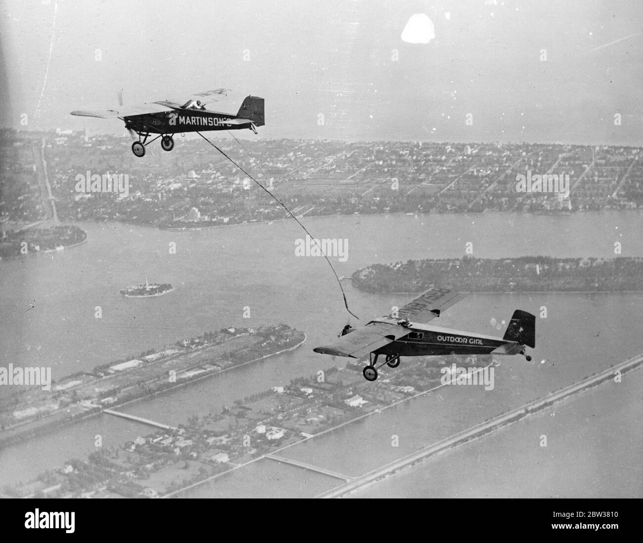Women fliers attack endurance record . Miss Viola Gentry and Mrs ...