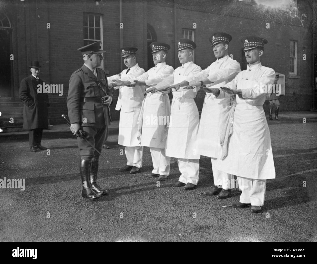 Army cooks Black and White Stock Photos & Images - Alamy