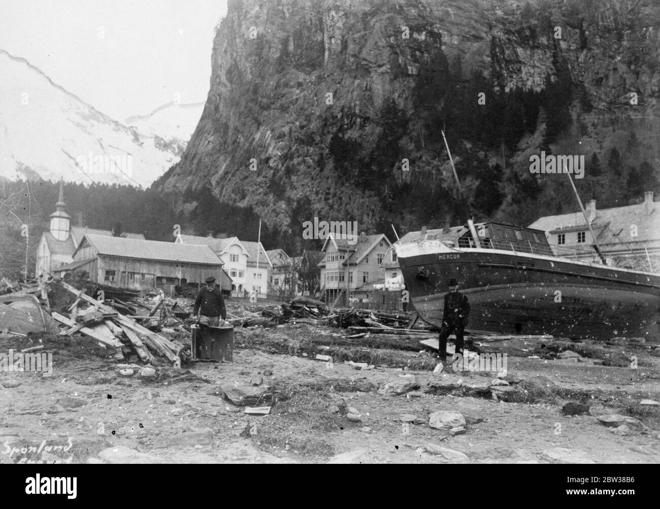 Tidal wave hi-res stock photography and images - Alamy