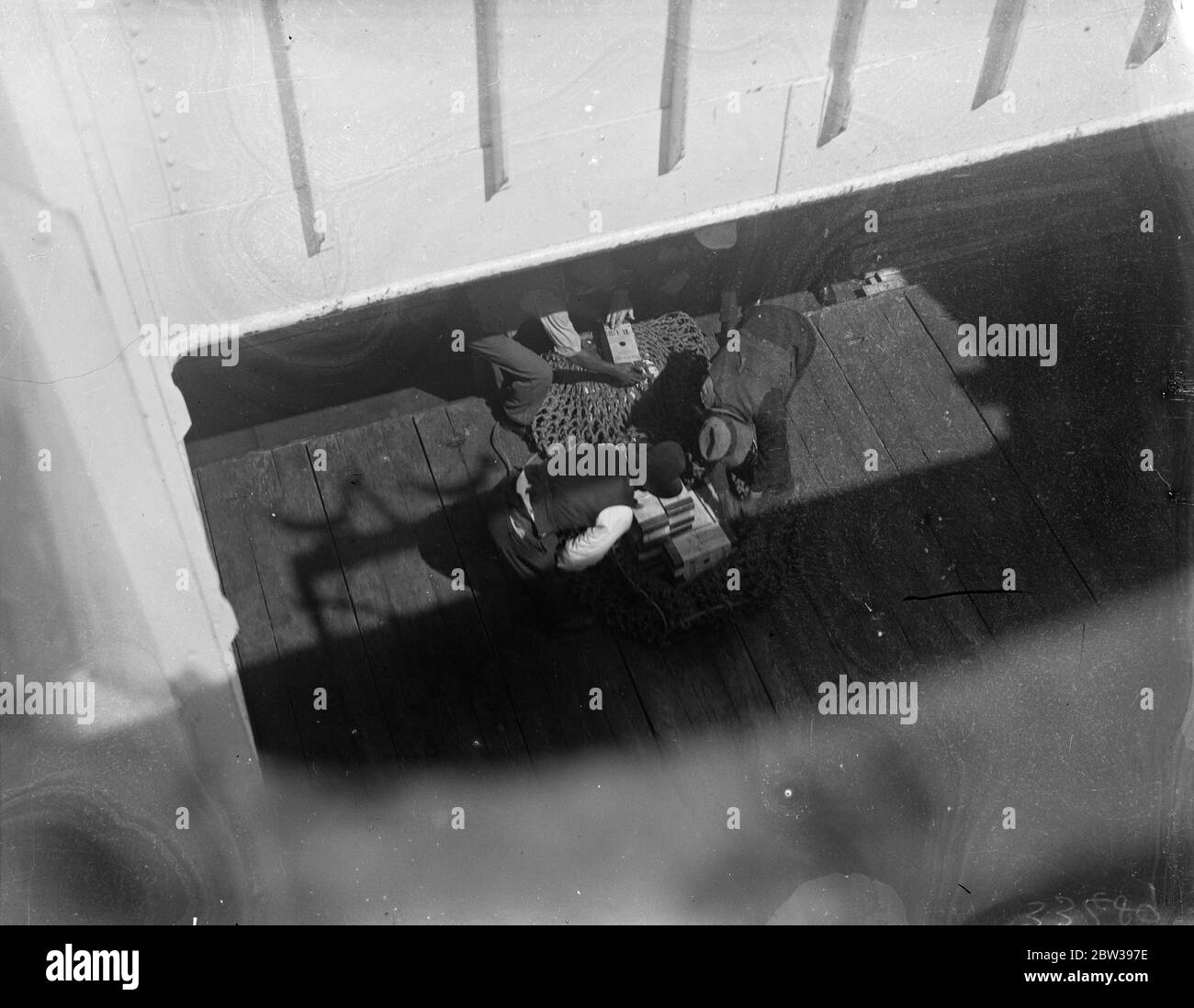 Loading gold at Cape Town , South Africa . May 1934 30s, 30's, 1930s ...