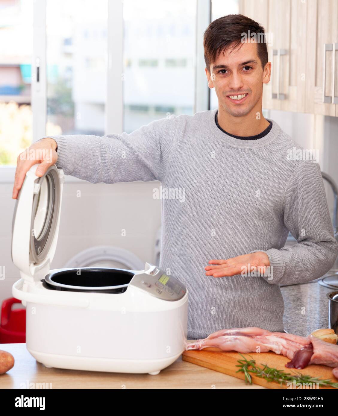 Multivarka hi-res stock photography and images - Alamy