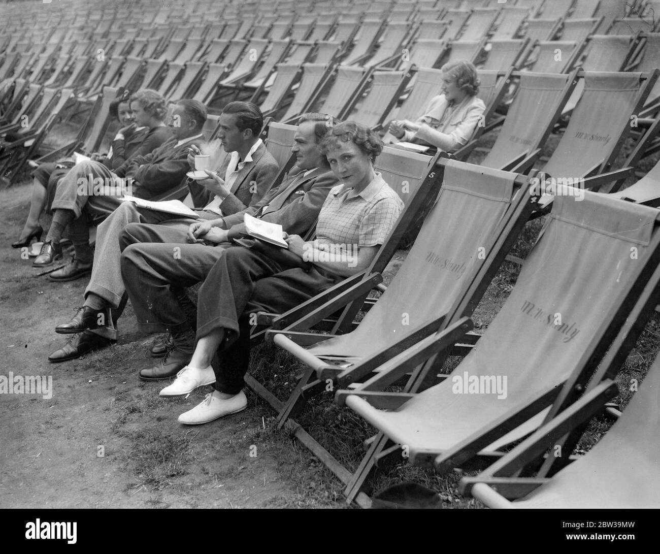 Fay Compton rehearses at open air theatre for Midsummer Nights Dream at ...
