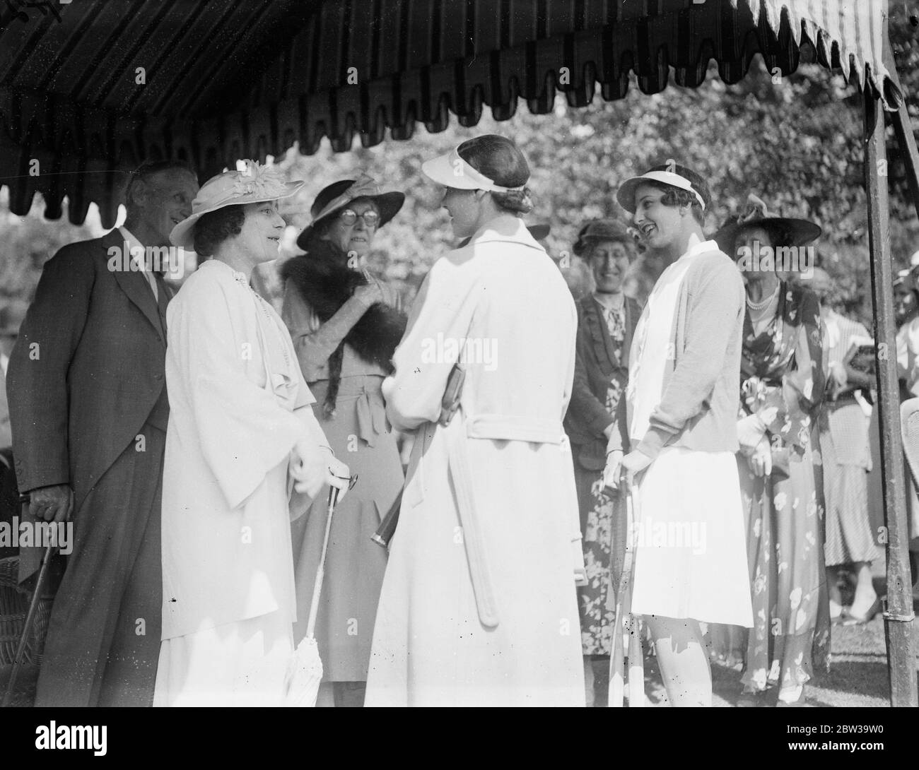 Duchess of York with Helen Wills at Highgate tennis party . The Duchess ...