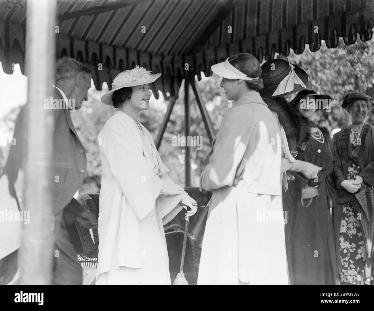 Duchess of York with Helen Wills at Highgate tennis party . The Duchess ...