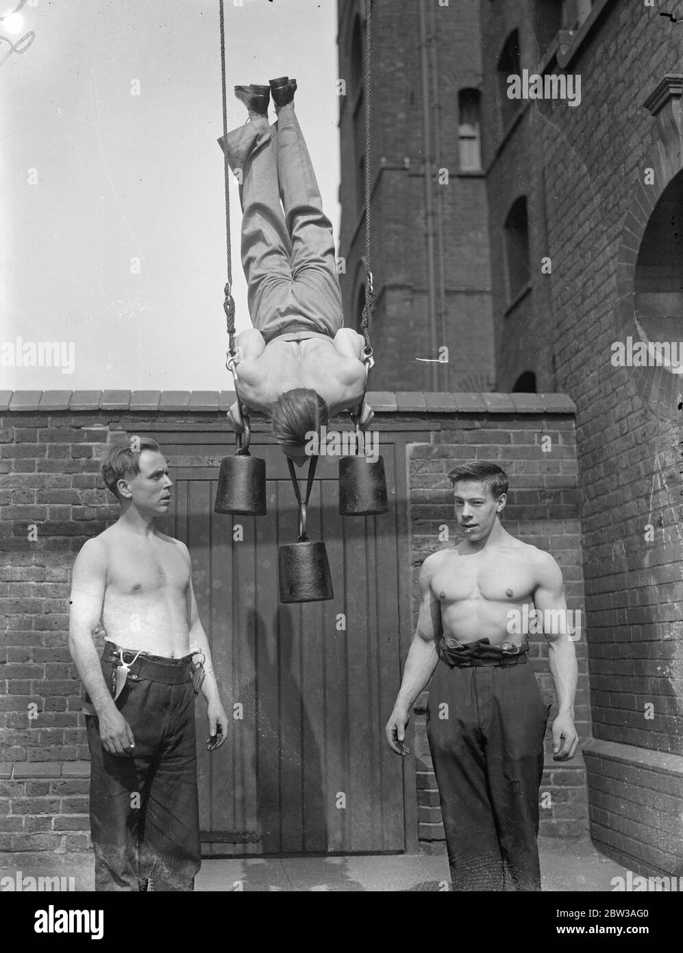 Strong man circus hi-res stock photography and images - Alamy