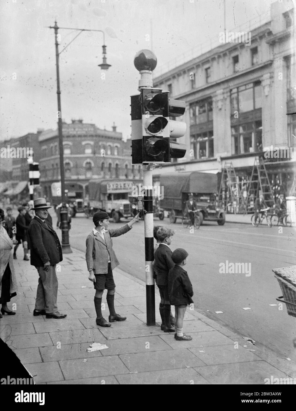 Stoke Newington has the first combined traffic pedestrian signals . 1 ...