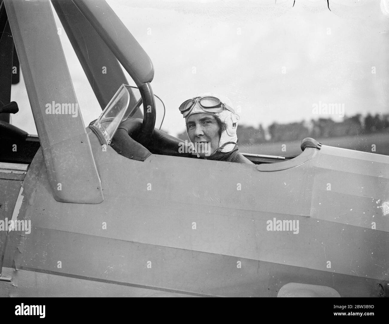 Hon Mrs Victor Bruce learns to fly in an autogyro . 9 October 1934 ...
