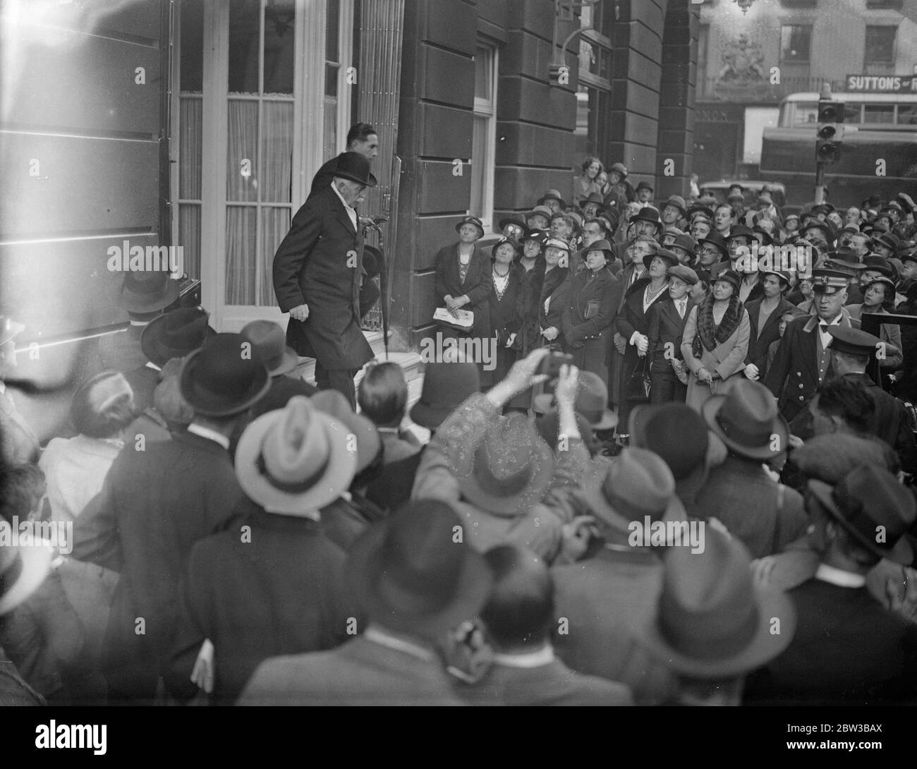 The ritz london 1930 hi-res stock photography and images - Alamy