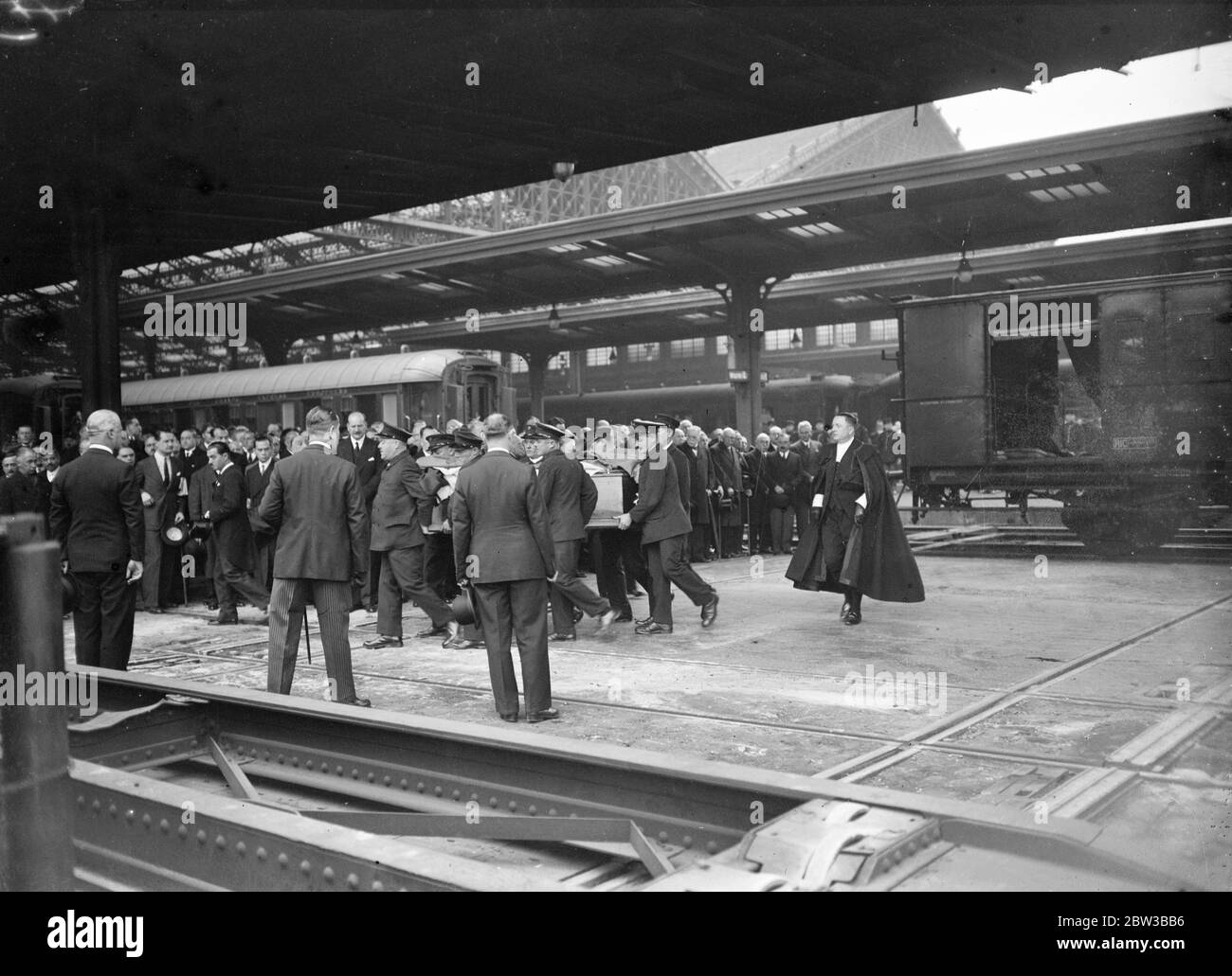 The body of French Foreign Minister , Louis Barthou , arriving in Paris ...