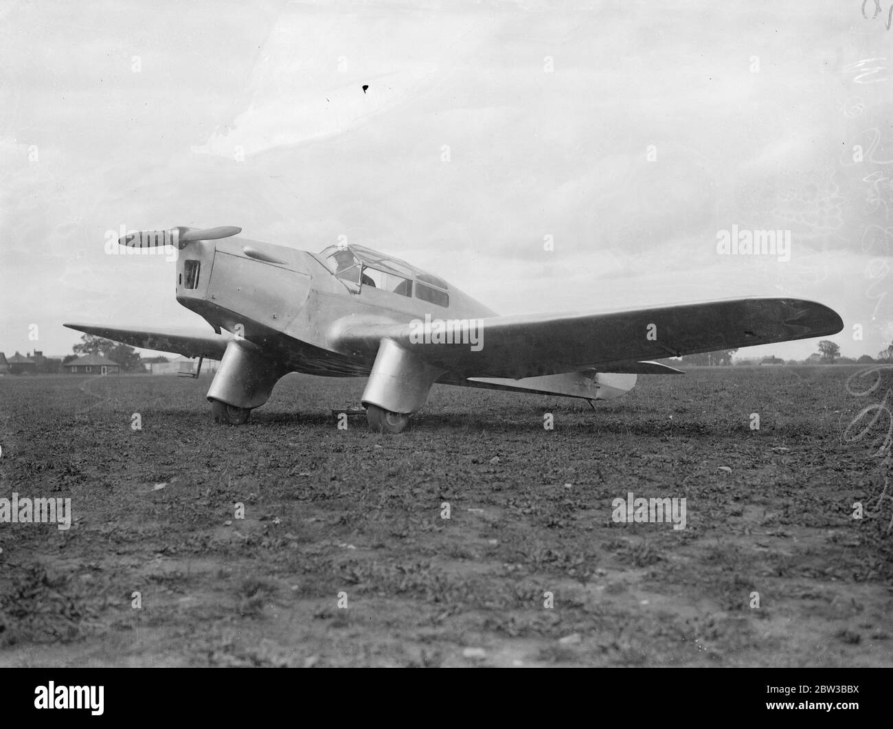 New Zealand aeroplane for the London - Melbourne air race . 11 October ...
