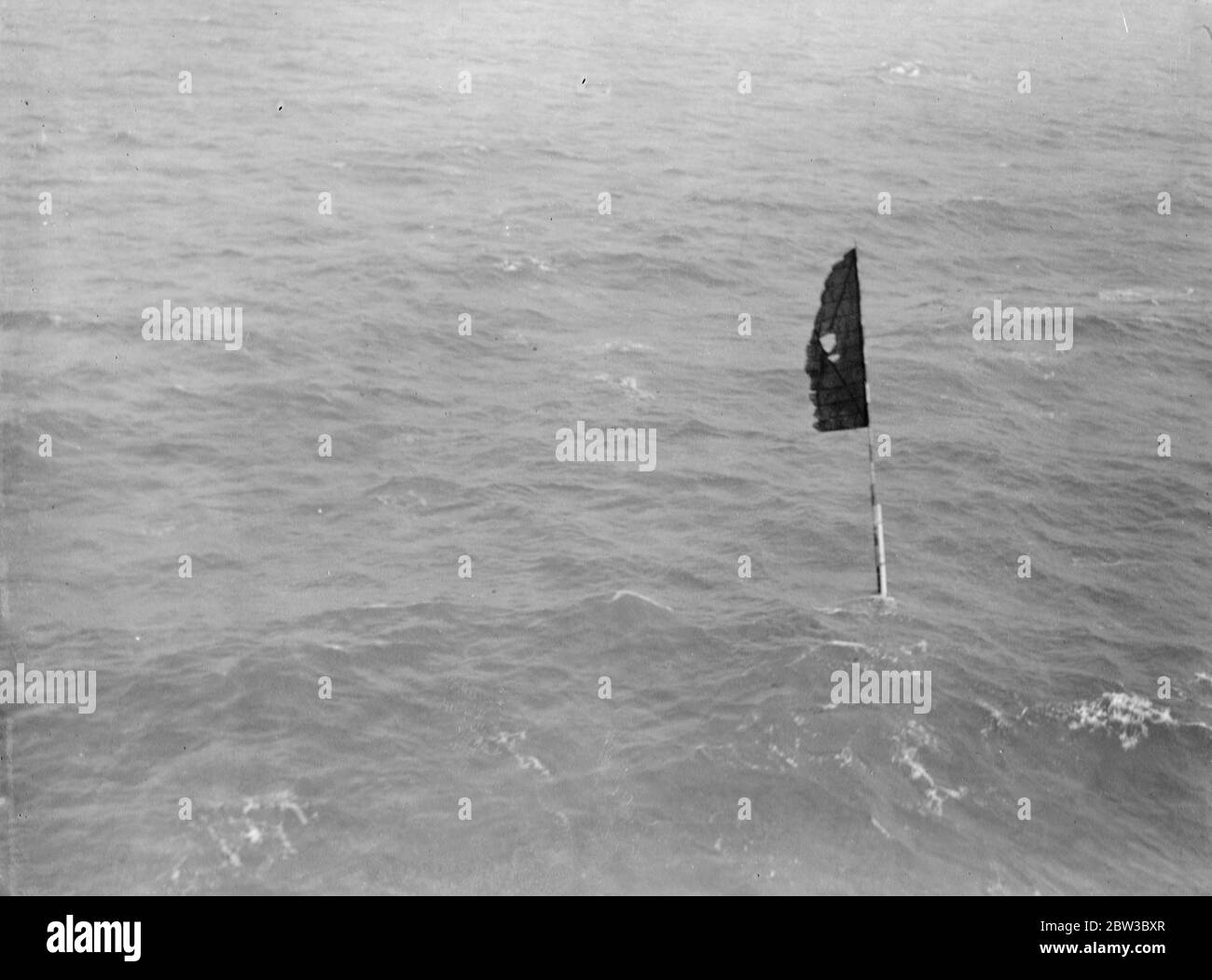 Ship wreck in black white hi-res stock photography and images - Alamy