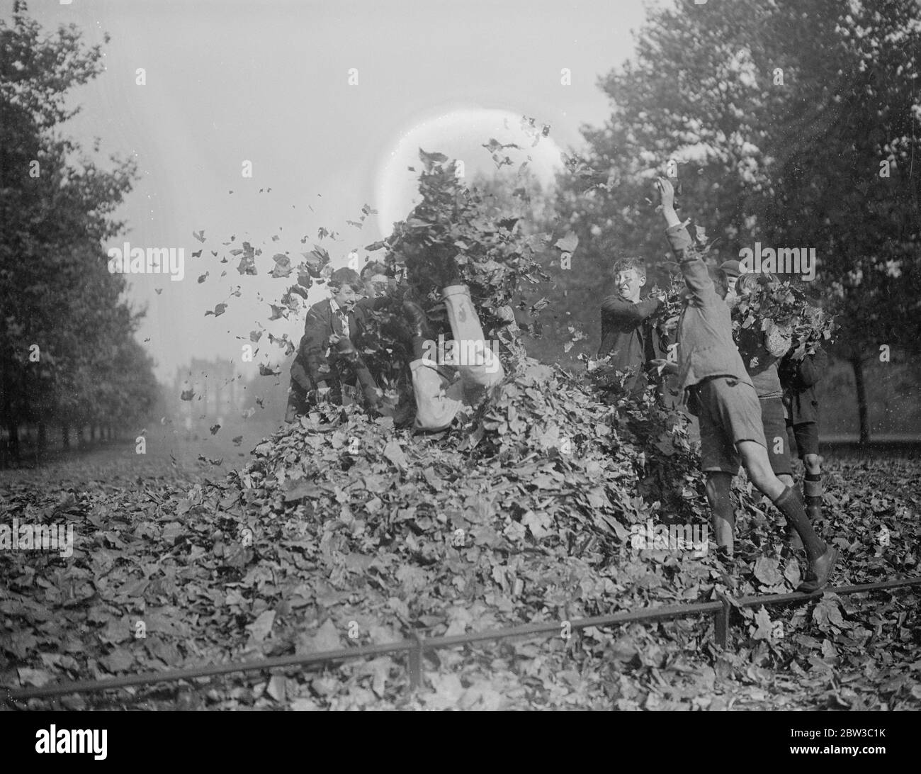 Children playing dead hi-res stock photography and images - Alamy