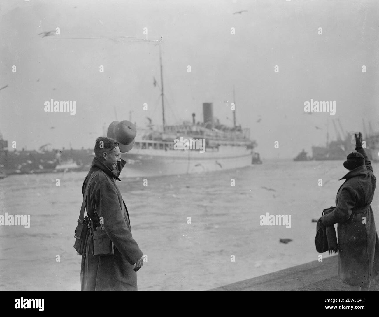 Wave goodbye boat hi-res stock photography and images - Alamy