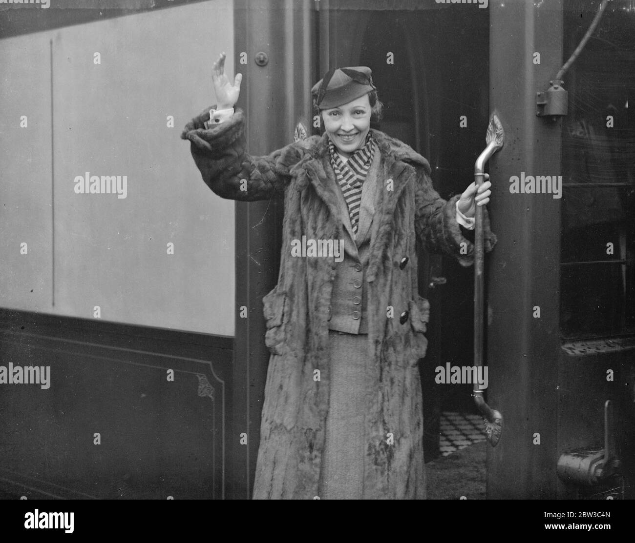 Waving goodbye train hi-res stock photography and images - Alamy