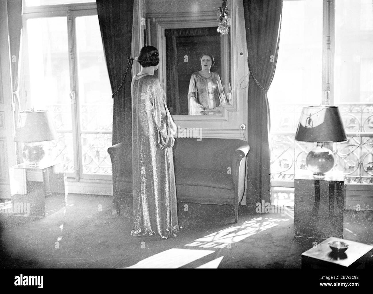 Princess mirror reflection Black and White Stock Photos & Images - Alamy