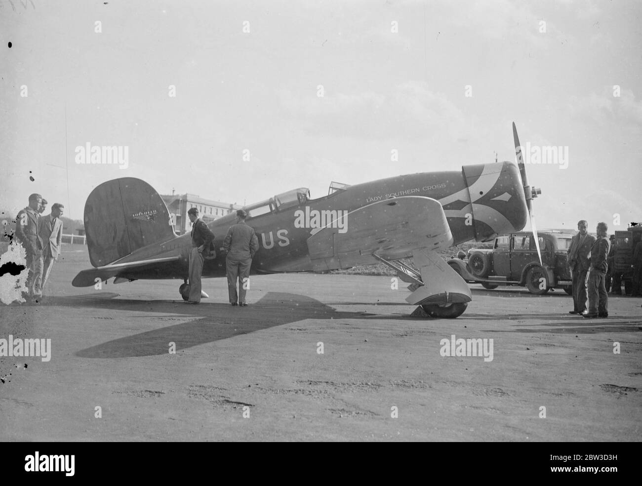 Sir Charles Kingsford Smith prepares at Croydon for last long distance ...