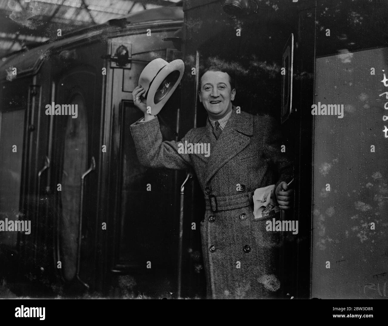 Stanley Lupino leaves for America . Mr Stanley Lupino , the stage and ...