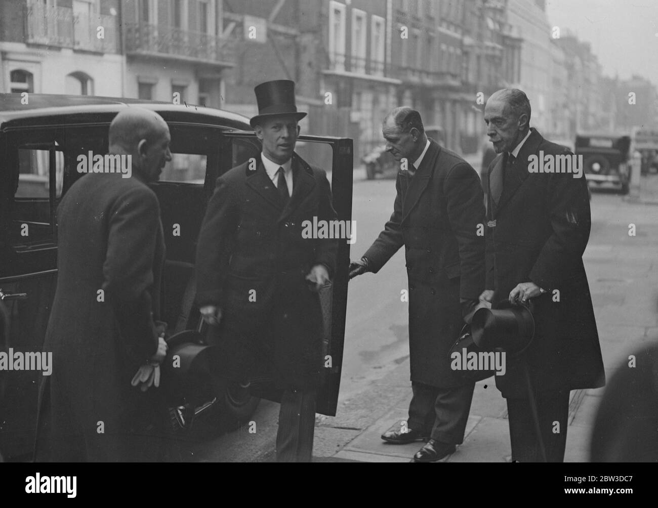 King George of Greece recieves delegation at Greek legation in London ...