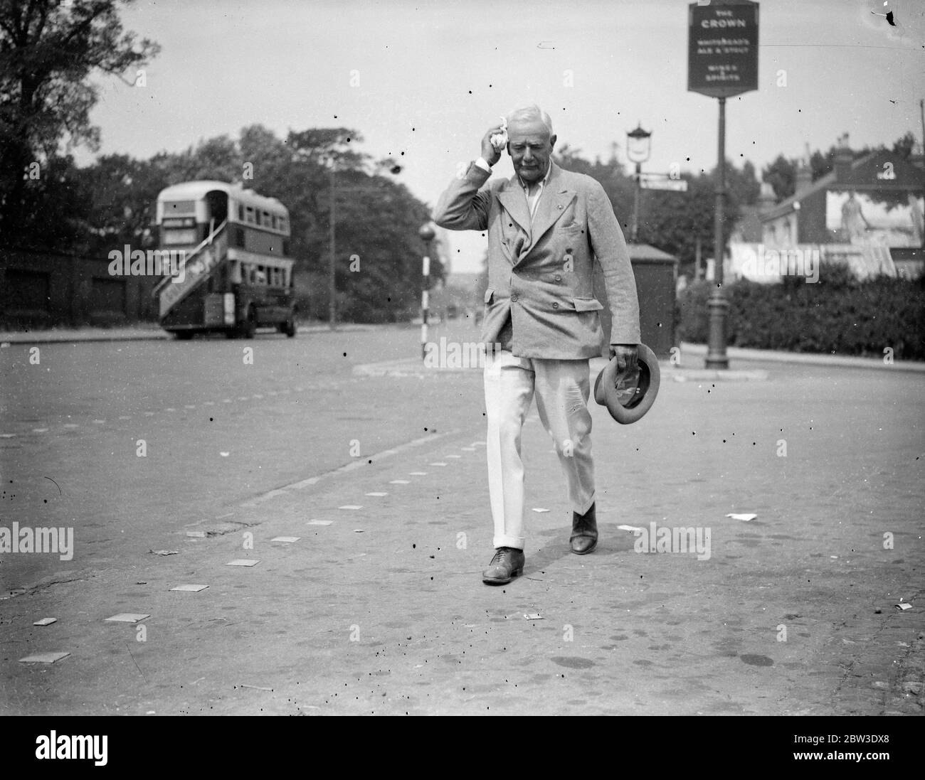 70 year old Colonel making 30 mile walk to keep vow . Lieutenant ...