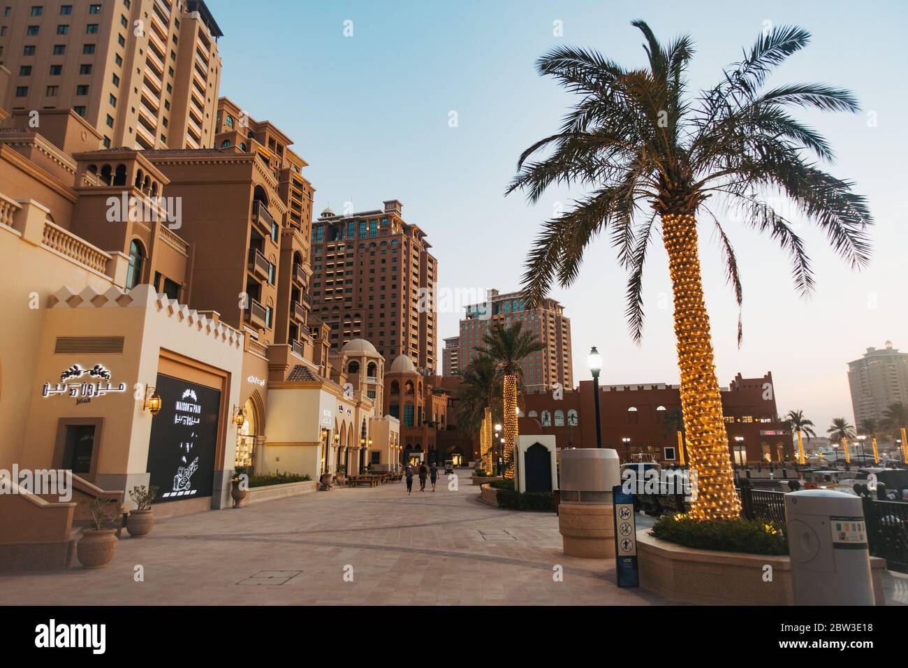 Doha qatar sea hi-res stock photography and images - Alamy