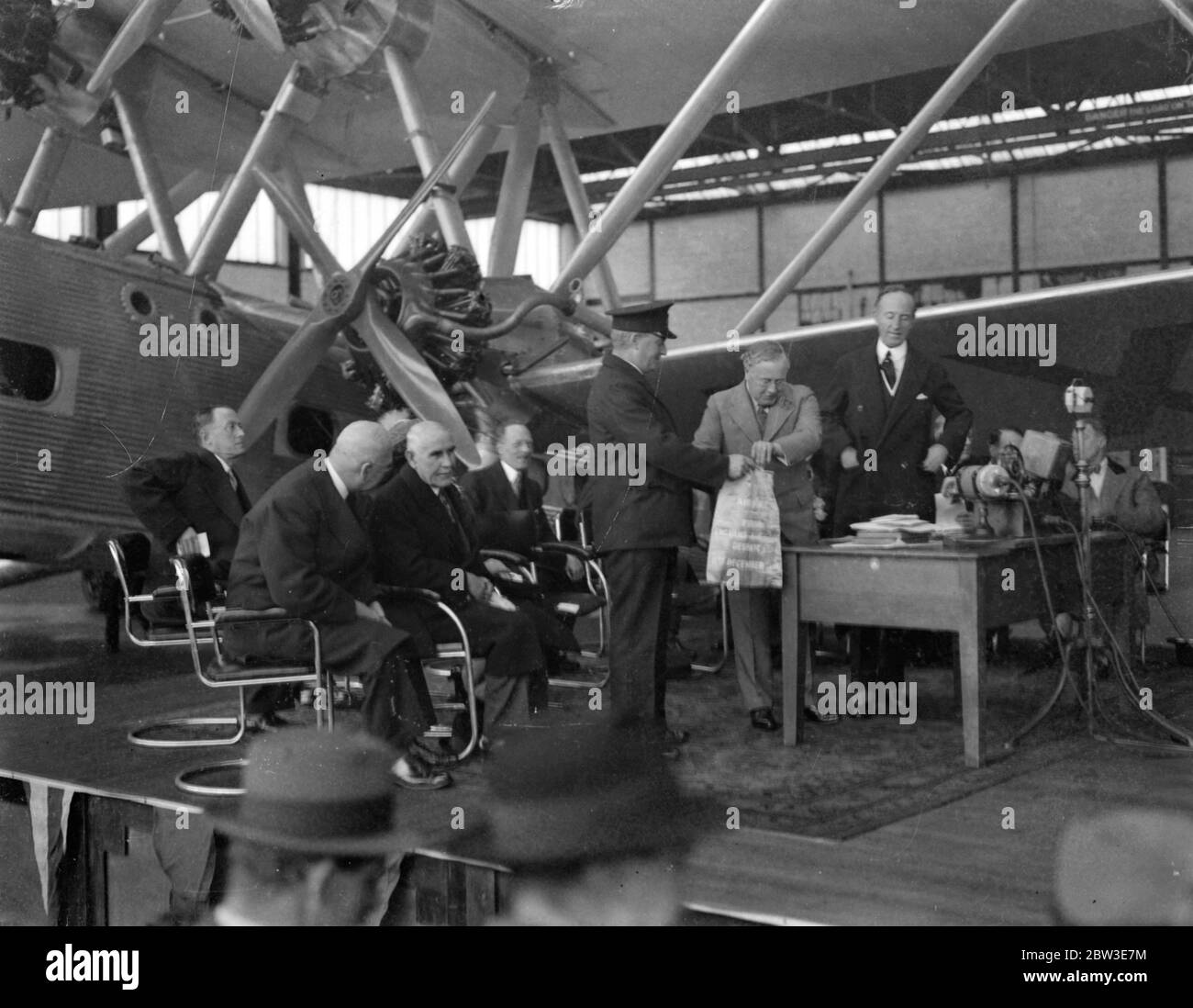 Australia postal service Black and White Stock Photos & Images - Alamy