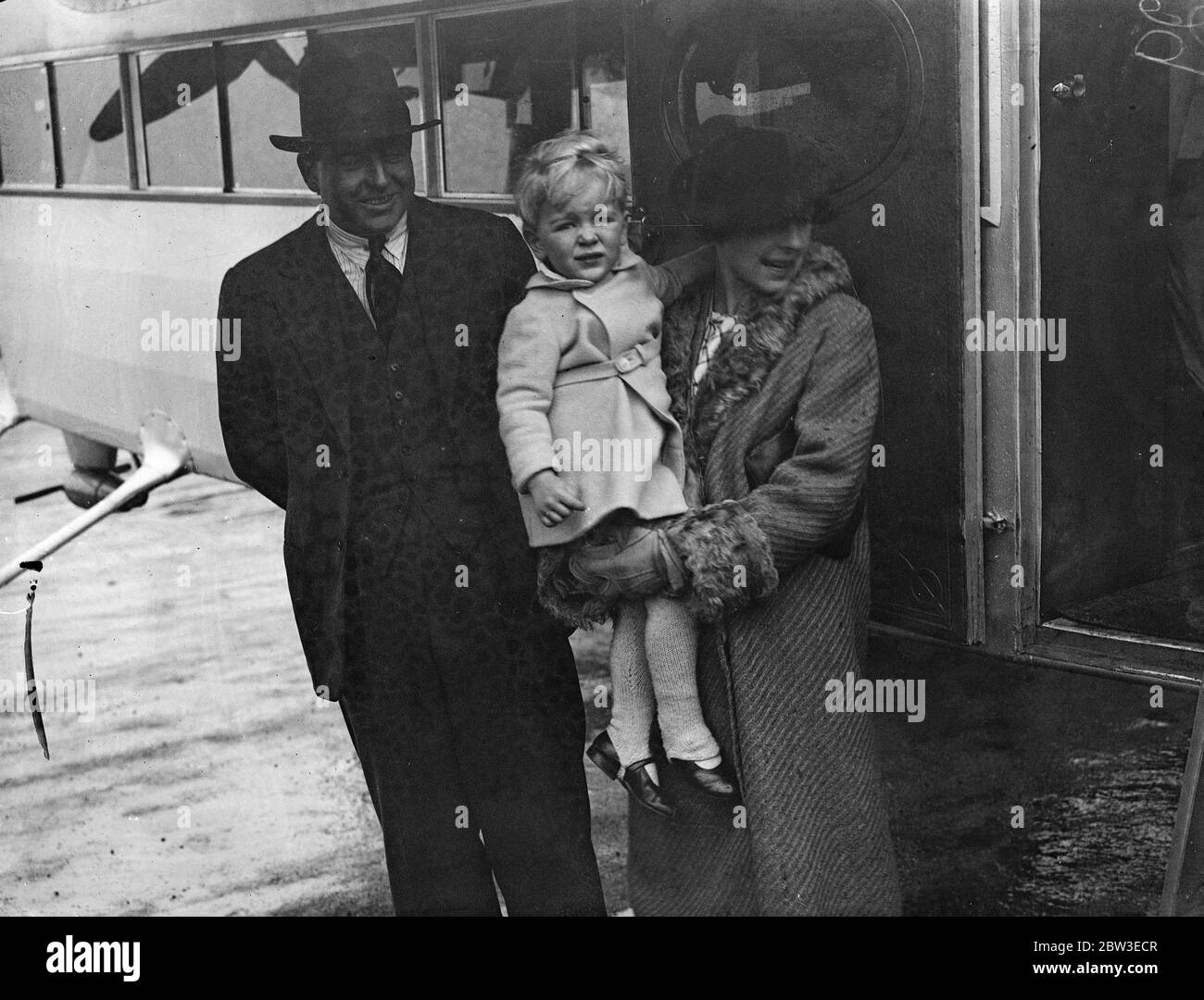 Mr Neville Vincent , wife and son Charles , pilot of Lord Willingdon 's ...