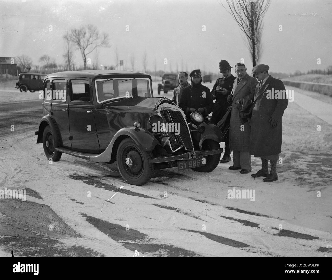 Lorry in snow Black and White Stock Photos & Images - Alamy