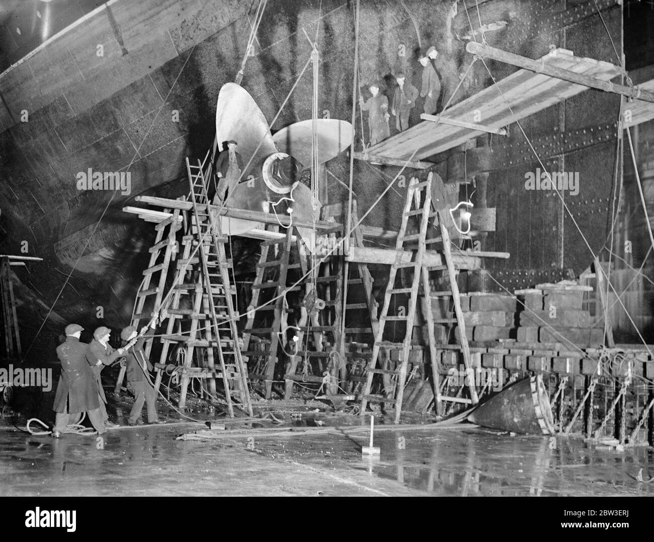 Ship hull damage hi-res stock photography and images - Alamy