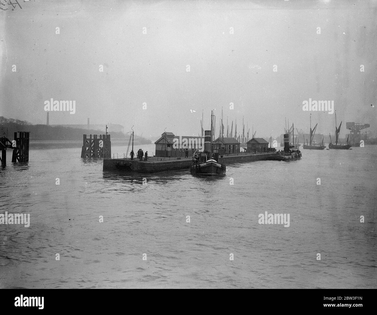 1930s london dock Black and White Stock Photos & Images - Alamy