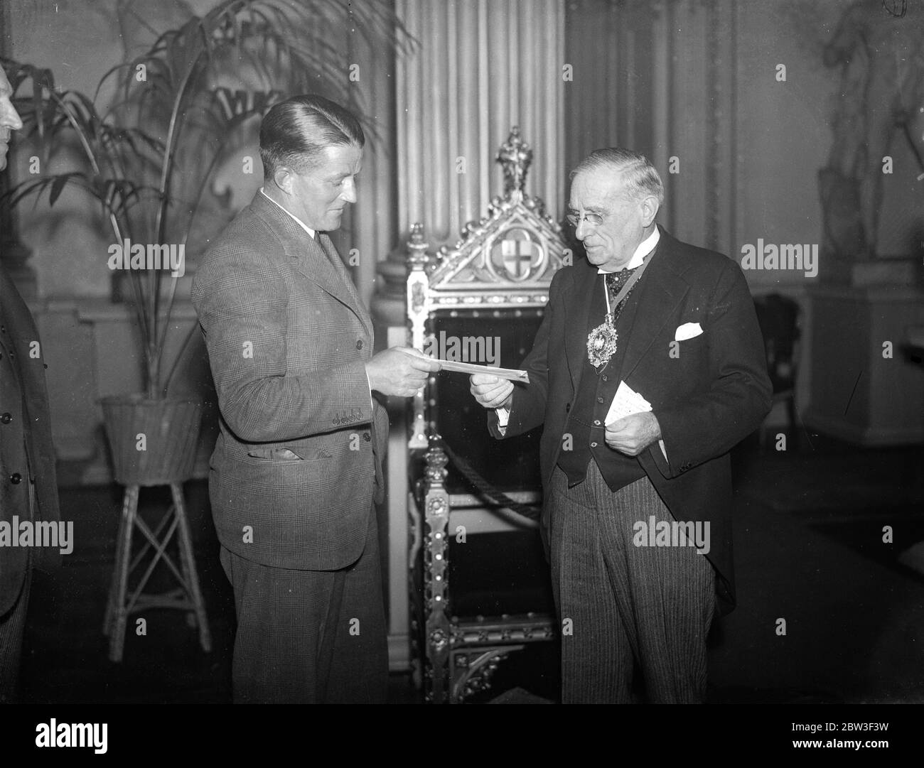 Record breaker ' s wave . Flight Lieutenant Tommy Rose landed at ...