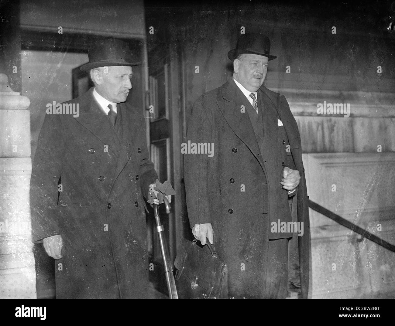 French delegates leave after Locarno meeting in London . After ...