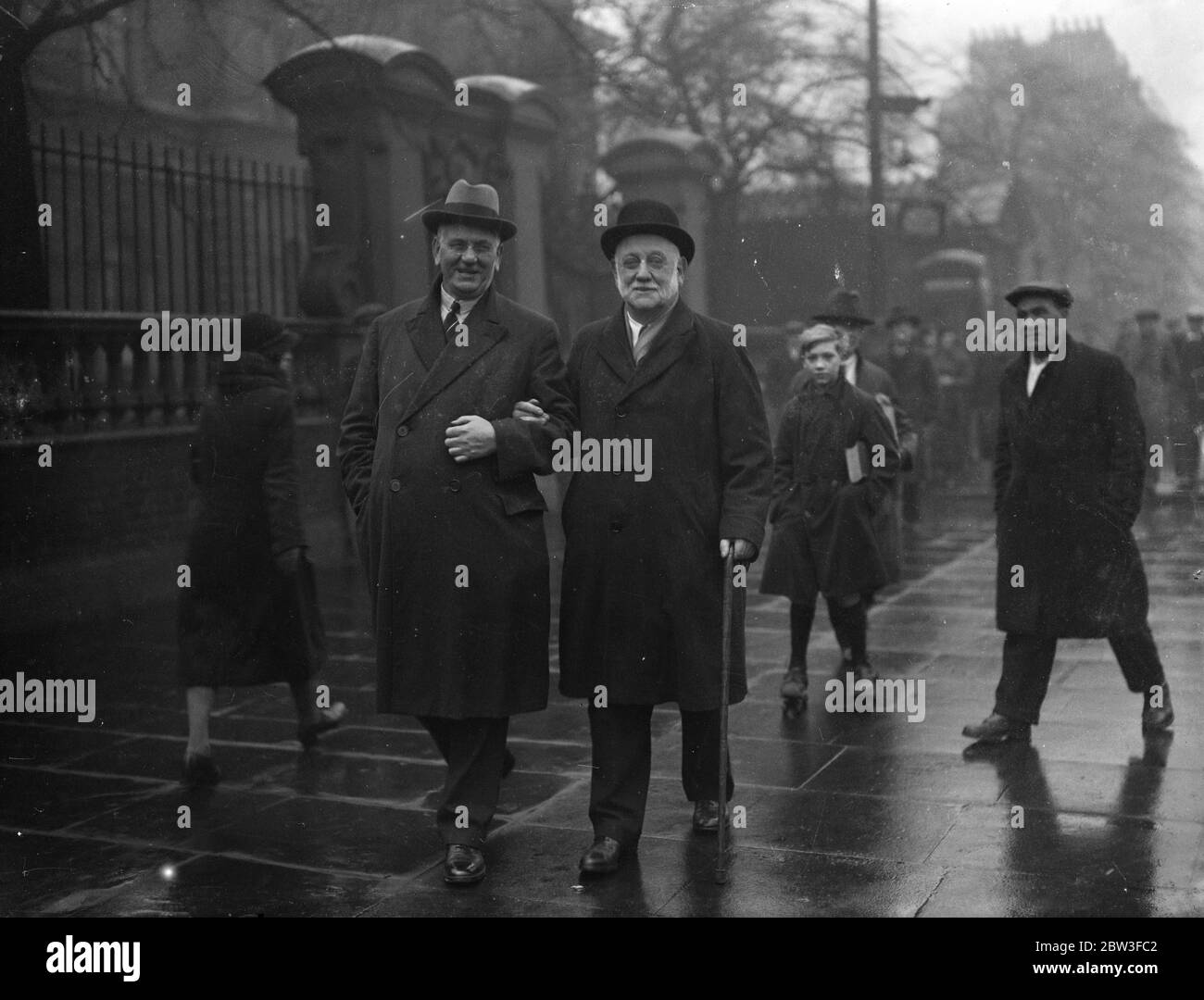 Mr George Lansbury visits hospital where 300 were saved from fire . Mr ...