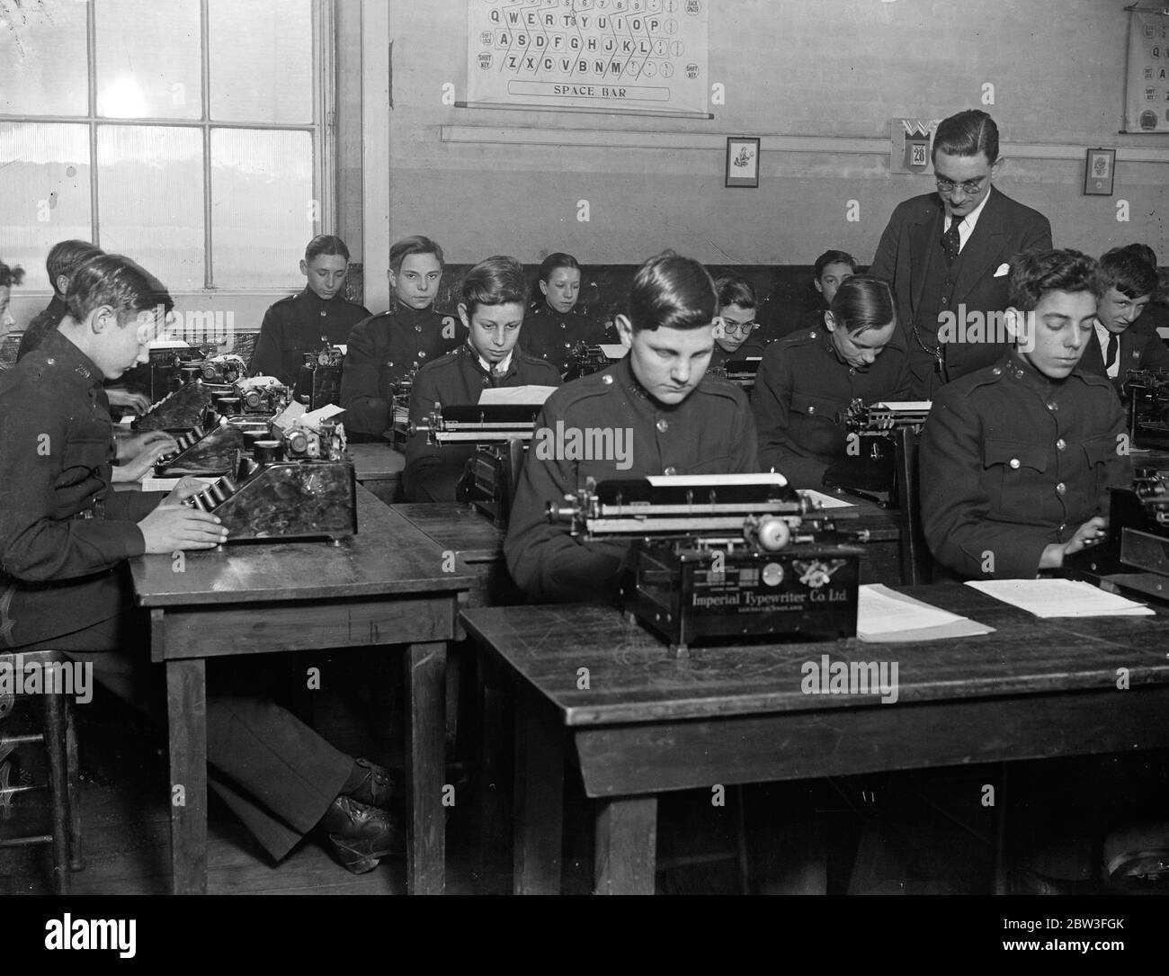 Archival typing class hi-res stock photography and images - Alamy