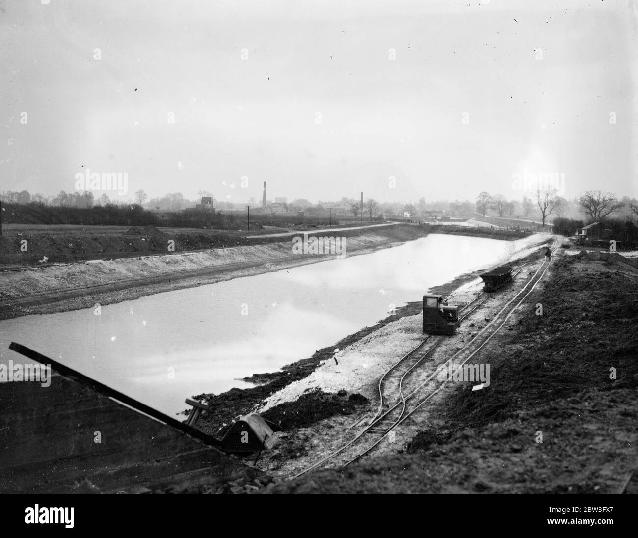 Diverting the Thames at Weybridge . New River bed to minimise flood ...