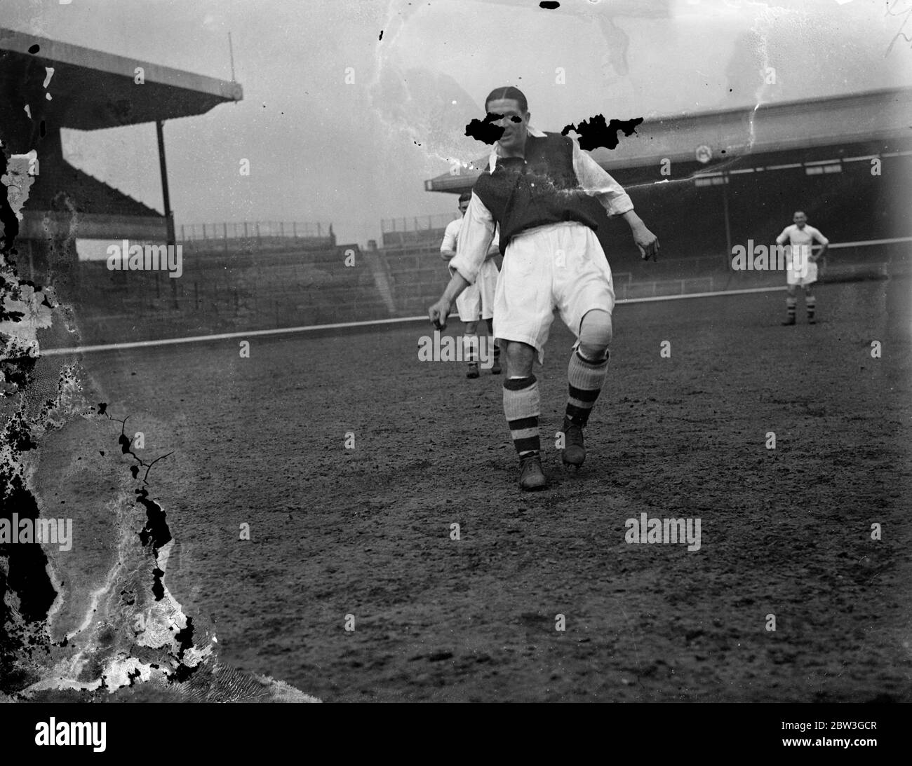 Ted drake arsenal 1936 hi-res stock photography and images - Alamy