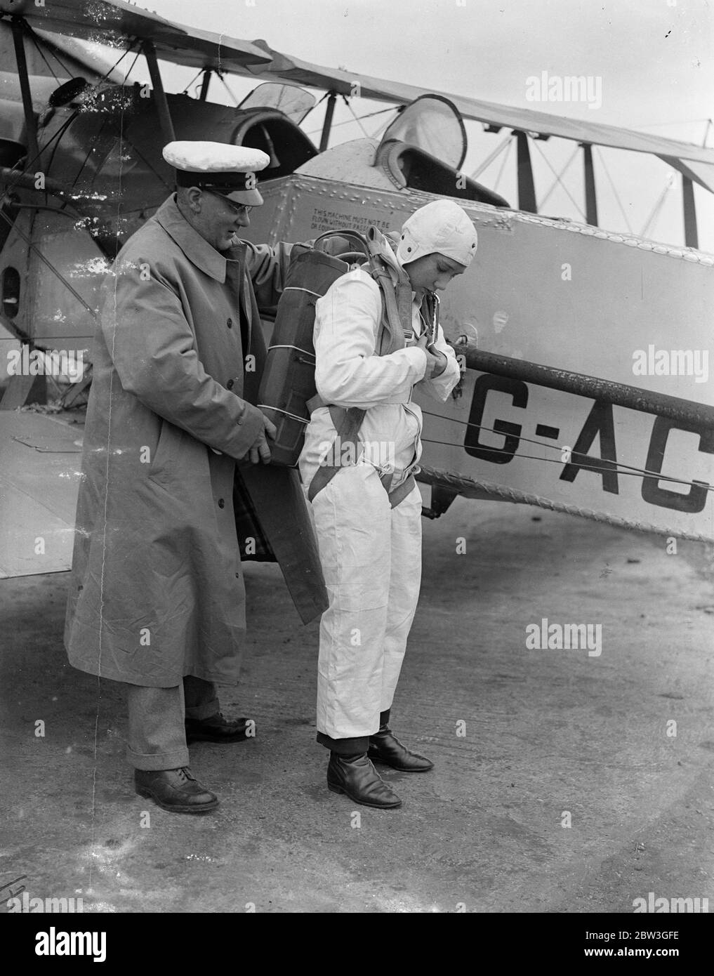 21 year old girl qualifies to become Britain ' s youngest professional ...