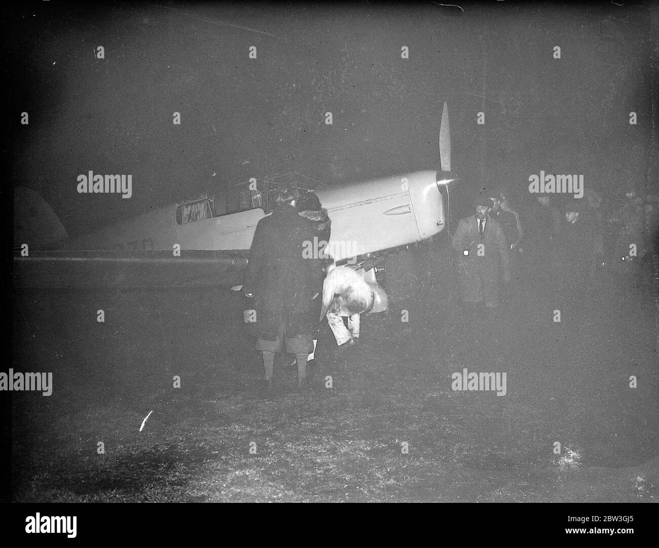 Amy Mollison starts on secret flight to the Cape . Amy Mollison set off ...