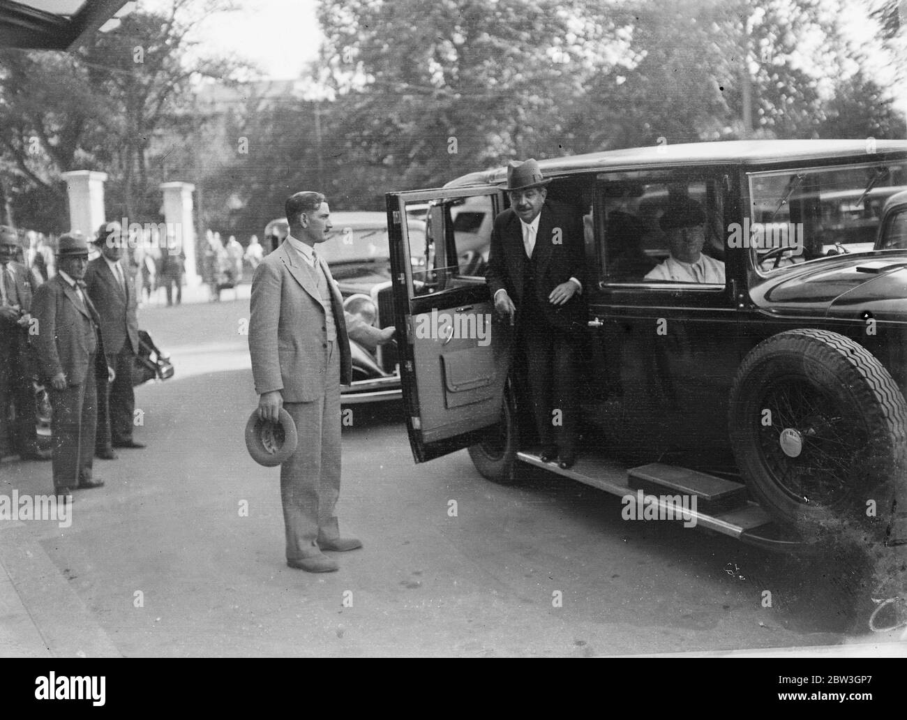 Momentous conference at Geneva . Hopes of formulating a concilation . M ...