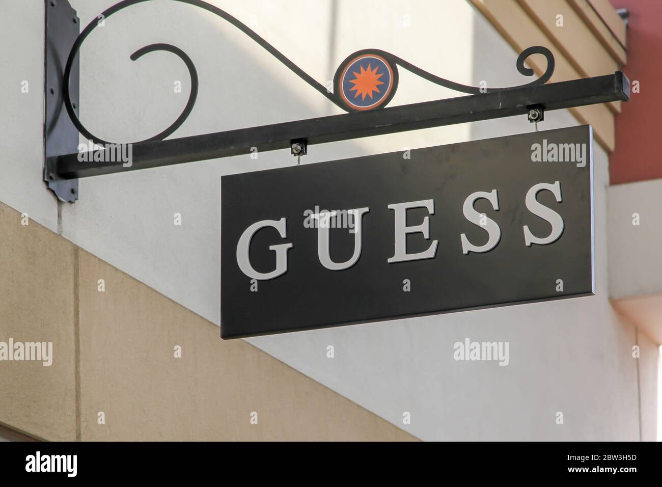Guess logo hi-res stock photography and images - Alamy