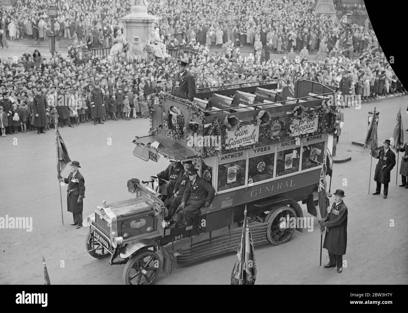 Old bill bus hi-res stock photography and images - Alamy