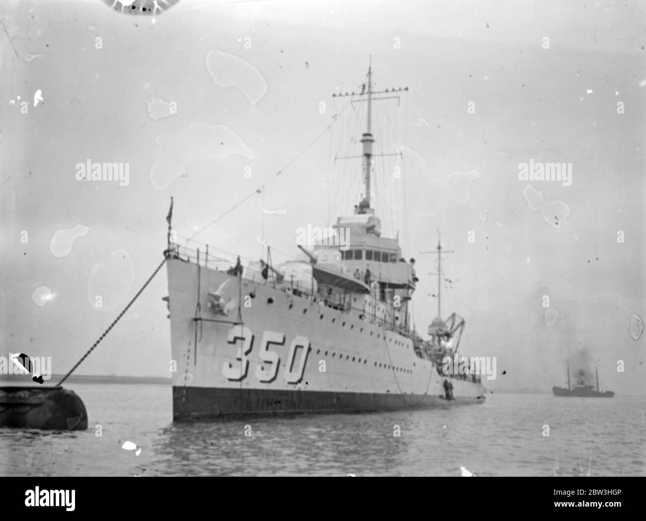 New American destroyer on the Thames . The new USS Hull ( DD-350 ...
