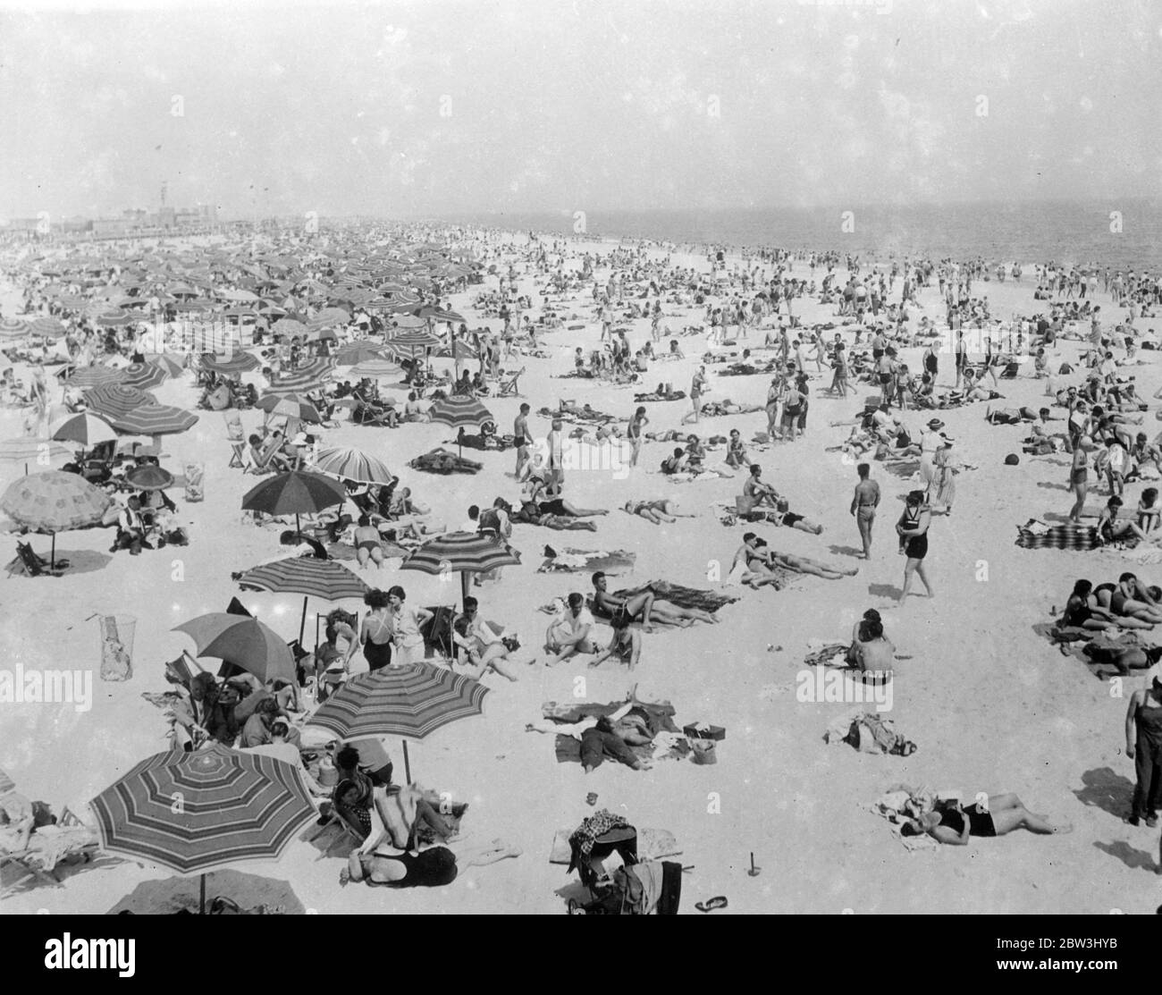 First Heat - Wave Pictures From New York Thousand Seek The Cool Beaches ...