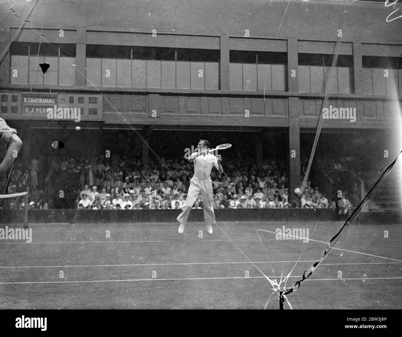 Perry Meets Siamese Player In Wimbledon Fred Perry , the champion , met ...