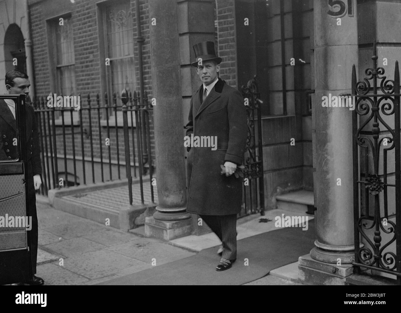 King George of Greece recieves delegation at Greek legation in London ...